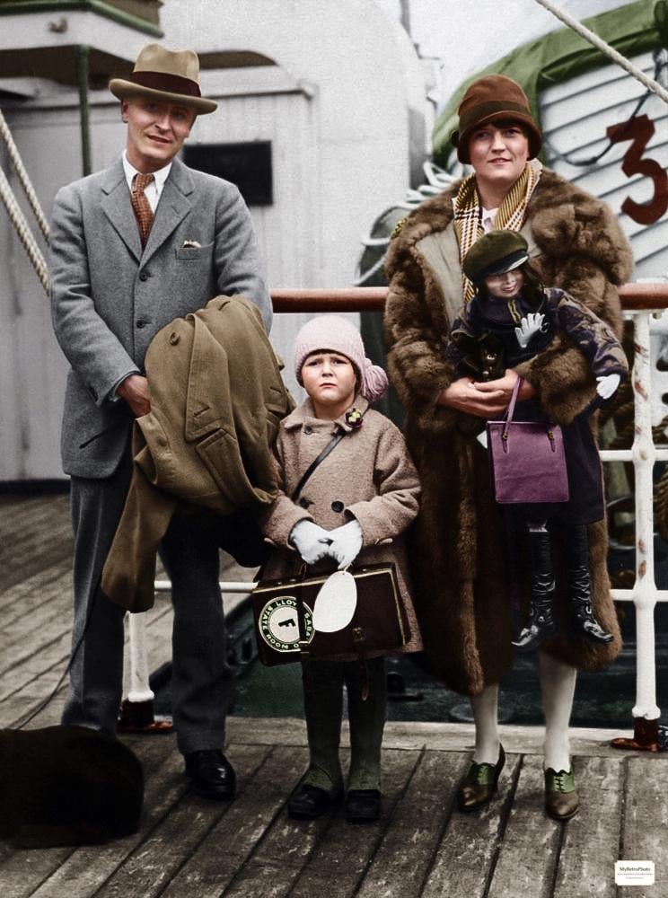 F. Scott Fitzgerald with his wife Zelda and their daughter Scottie on ...