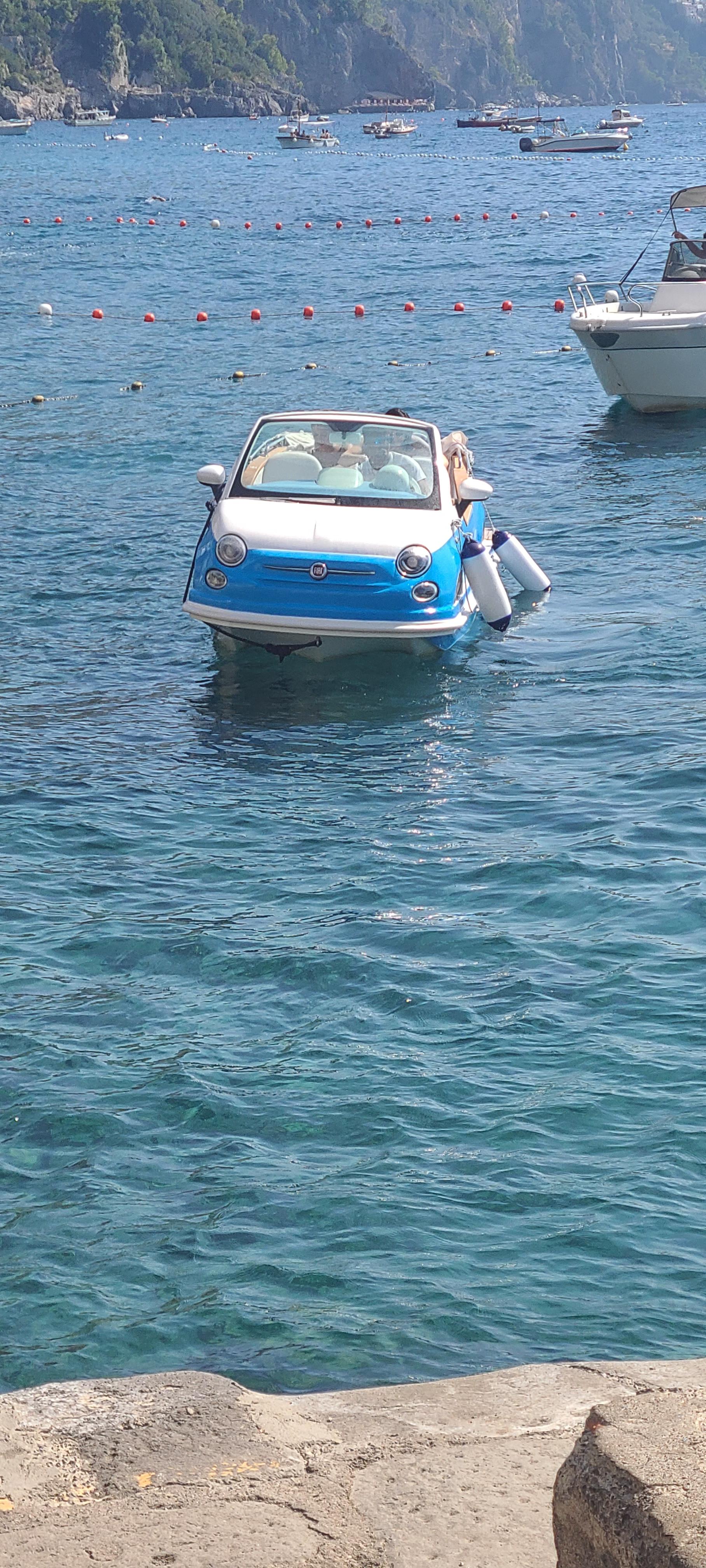 Fiat 500 boat spotted in Postano, Italy - USLUCK Fiat 500 boat spotted in Postano, Italy - USLUCK
