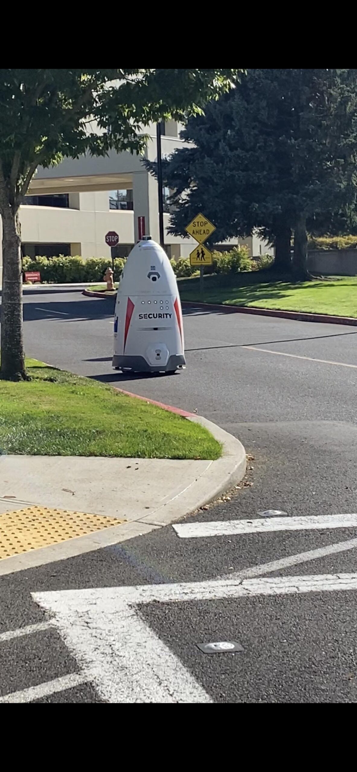Robot security guard at a local hospital. - USLUCK