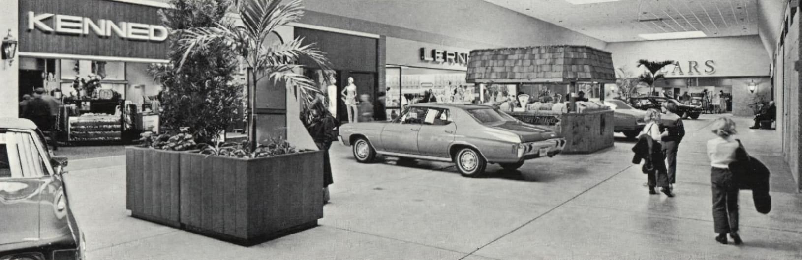 The brand new Cape Cod Mall, Hyannis, Massachusetts. Circa 1970 New ...