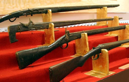 Two pairs of 17th century Vietnamese matchlock muskets. The Vietnamese ...