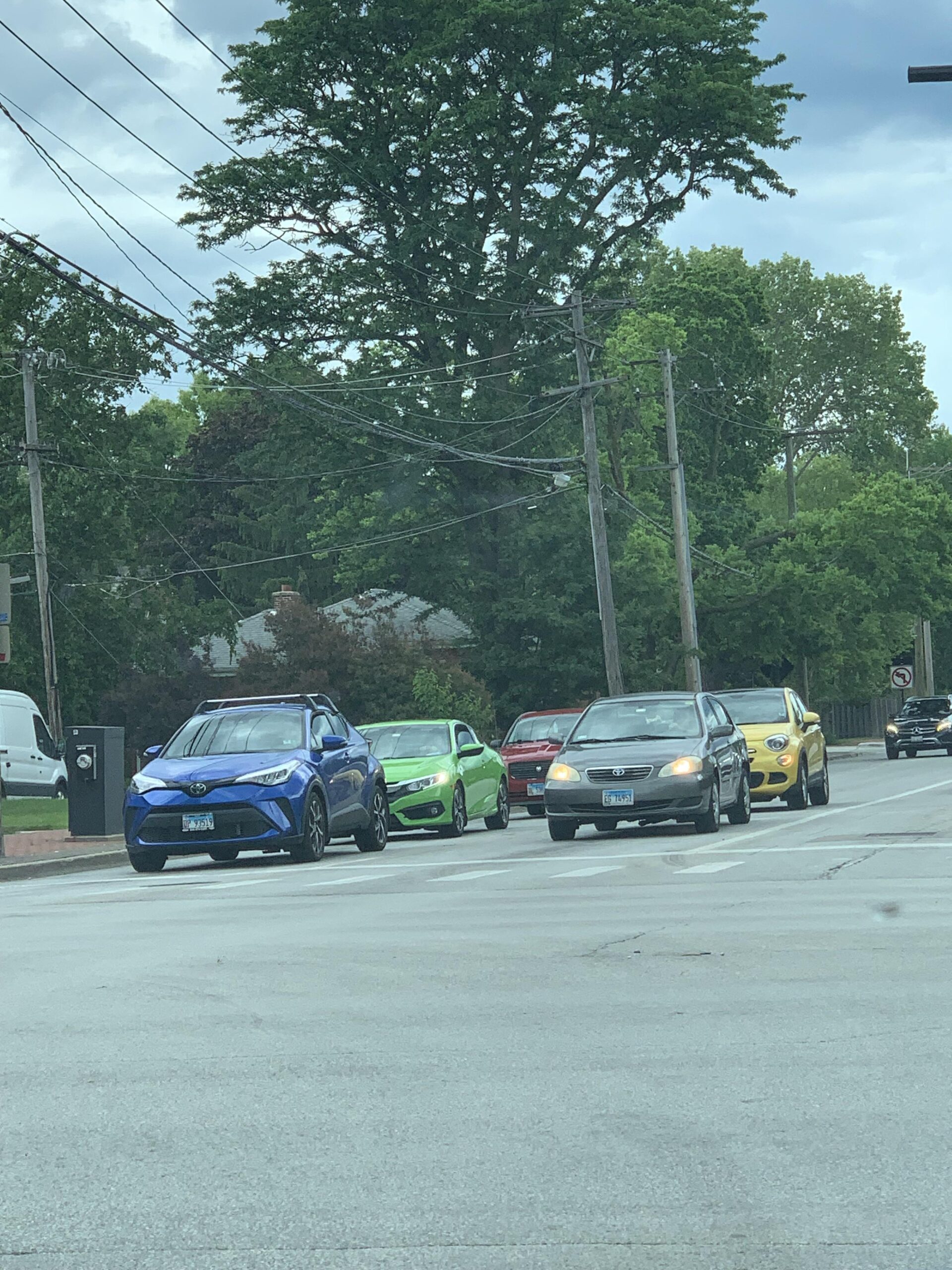Every car is a different color at a random intersection - USLUCK