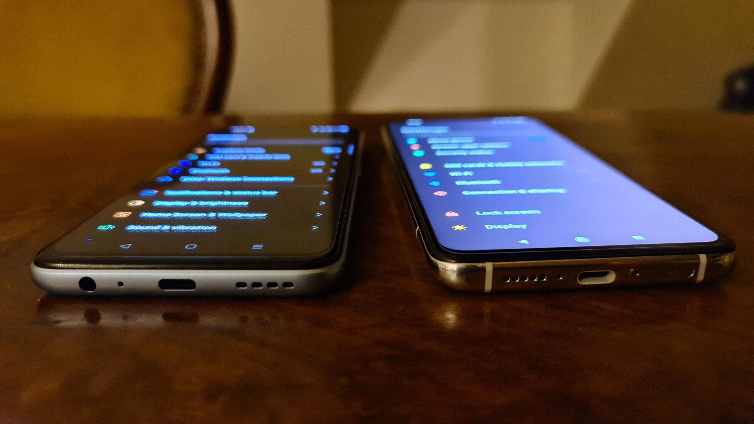 OLED-Screen vs. LCD-Screen (both in dark mode with brightness at max ...