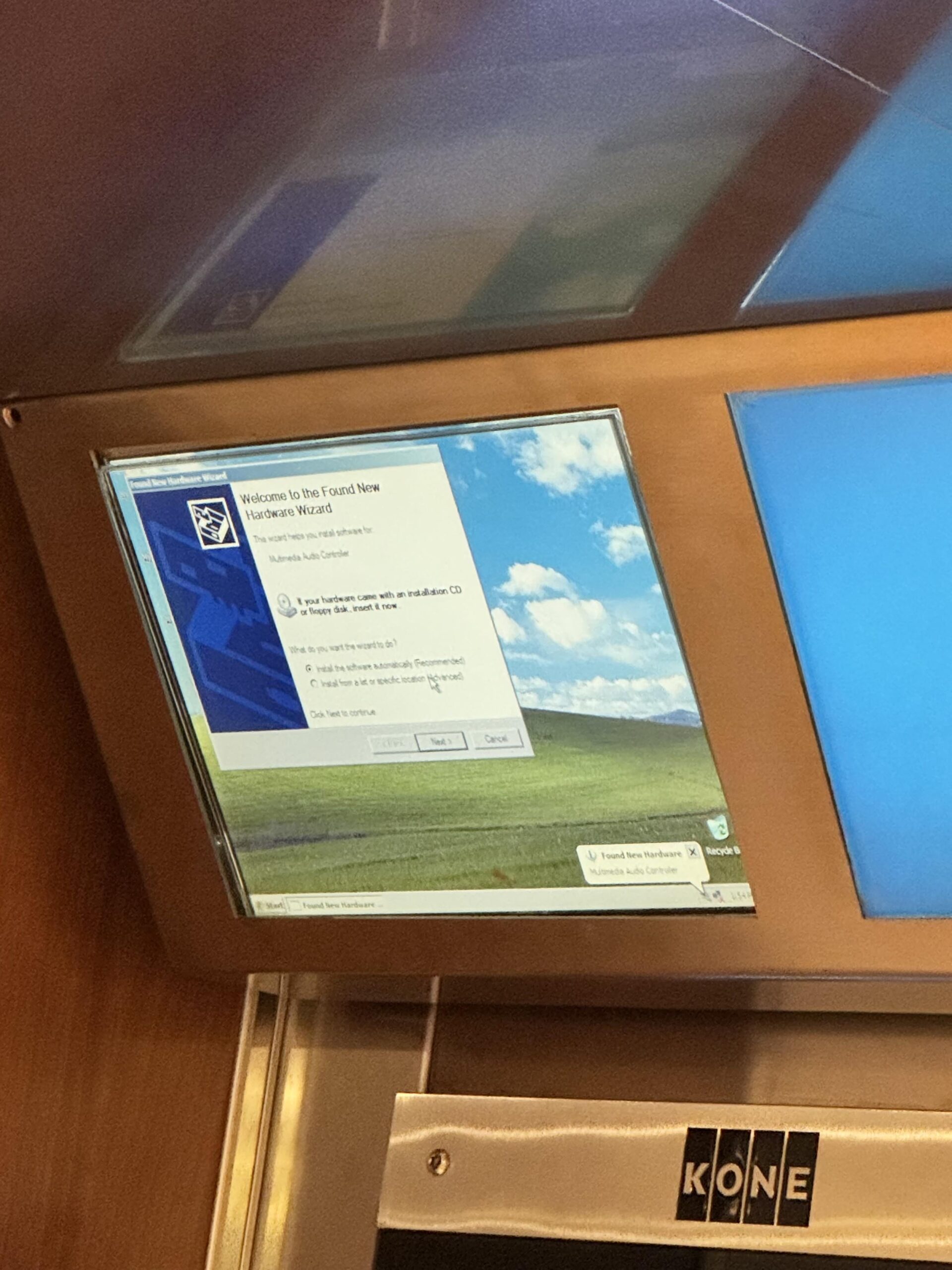 The displays in our cruise ship elevators are running Windows 98 - USLUCK