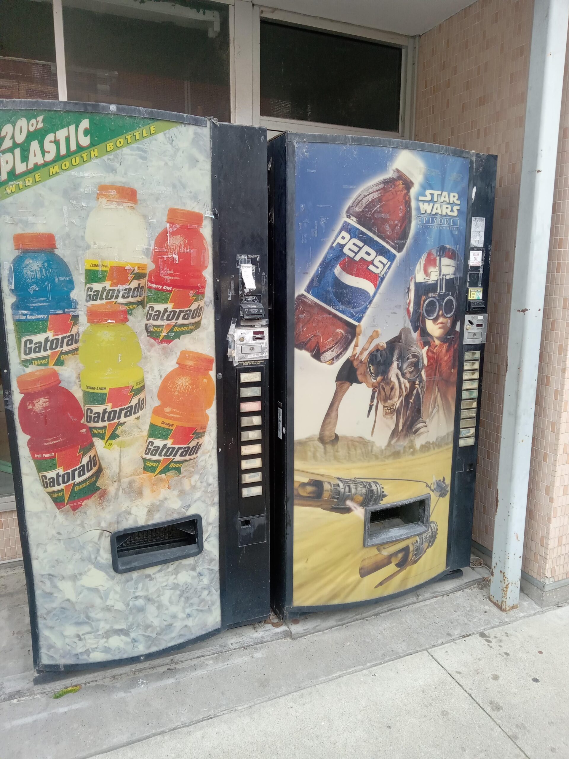 Gatorade and Pepsi vending machine I came across. Both still working ...