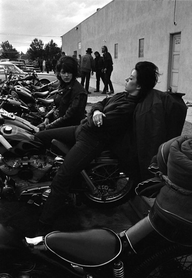 The Hells Angels and their "old ladies" (1965 LIFE magazine photo ...