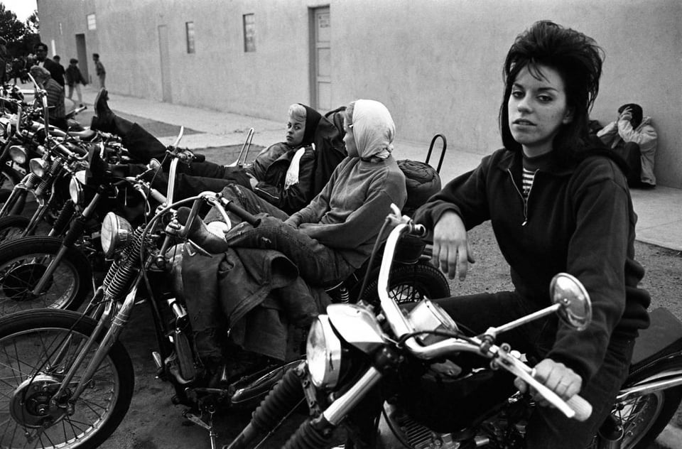 The Hells Angels and their "old ladies" (1965 LIFE magazine photo ...