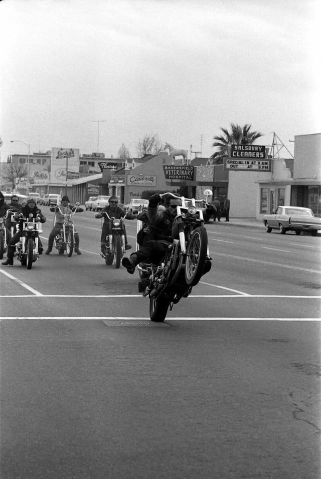 The Hells Angels and their "old ladies" (1965 LIFE magazine photo ...