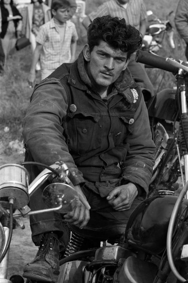 The Hells Angels and their "old ladies" (1965 LIFE magazine photo ...