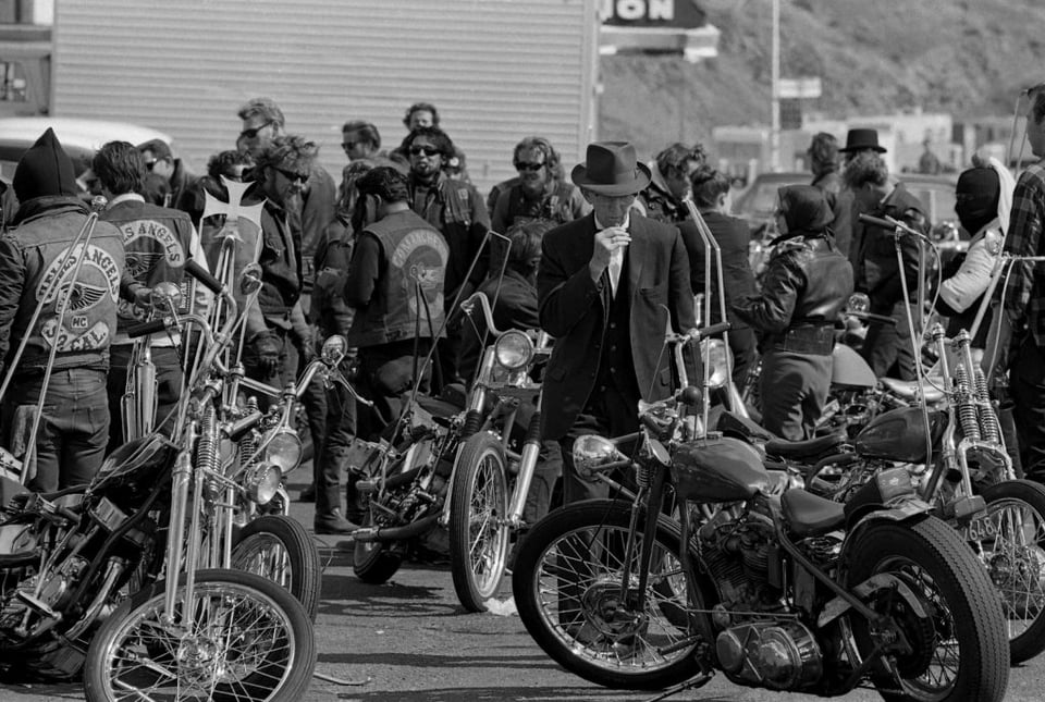 The Hells Angels and their "old ladies" (1965 LIFE magazine photo ...