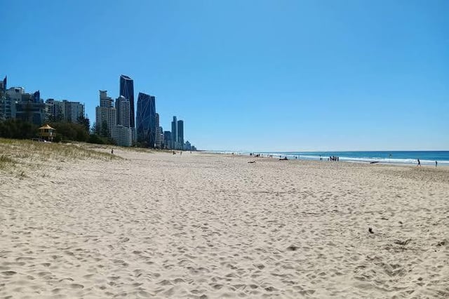 Broadbeach, Australia. Before and after Cyclone Alfred. - USLUCK