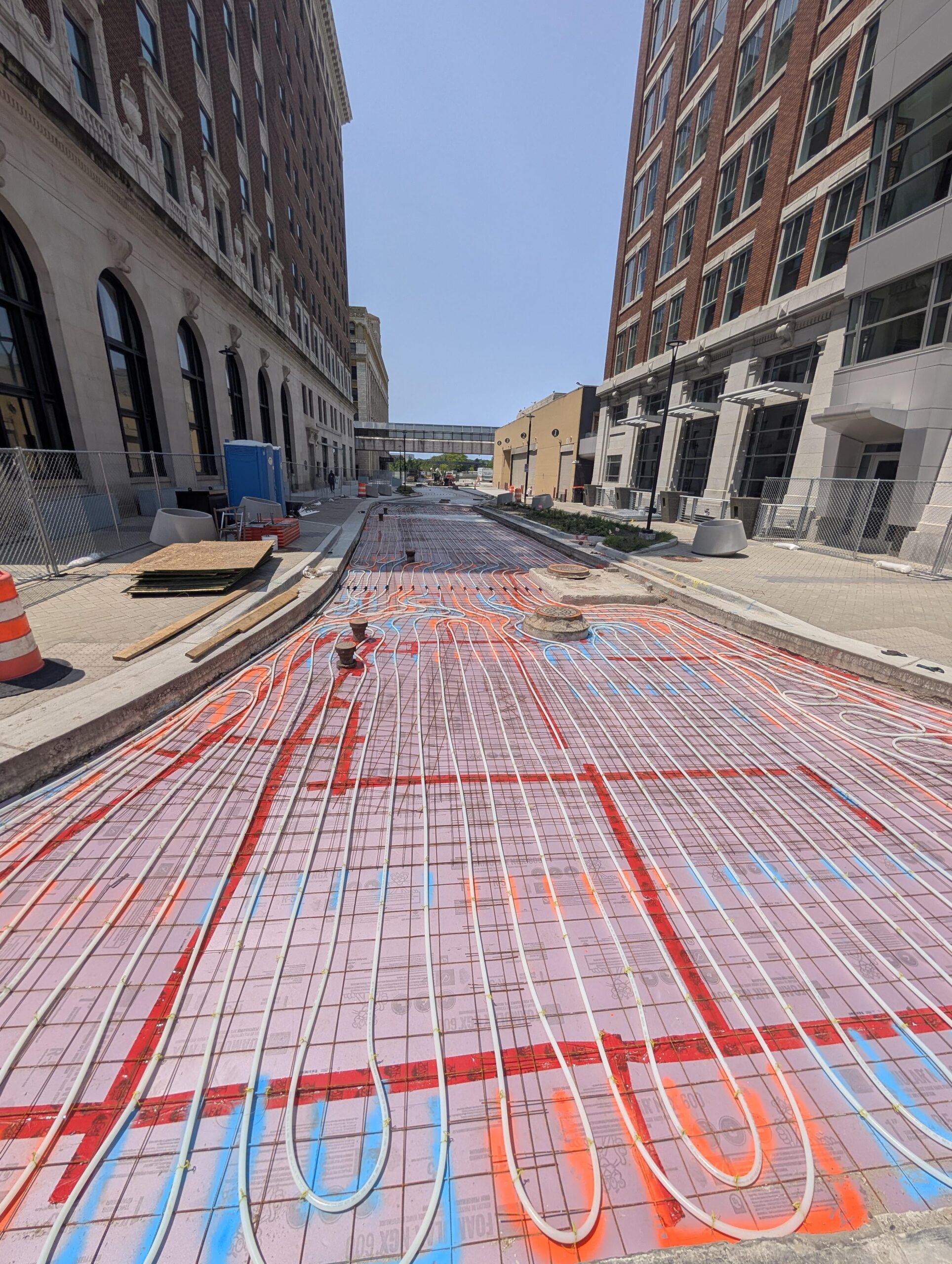Heated road being installed in Grand Rapids, Michigan - USLUCK