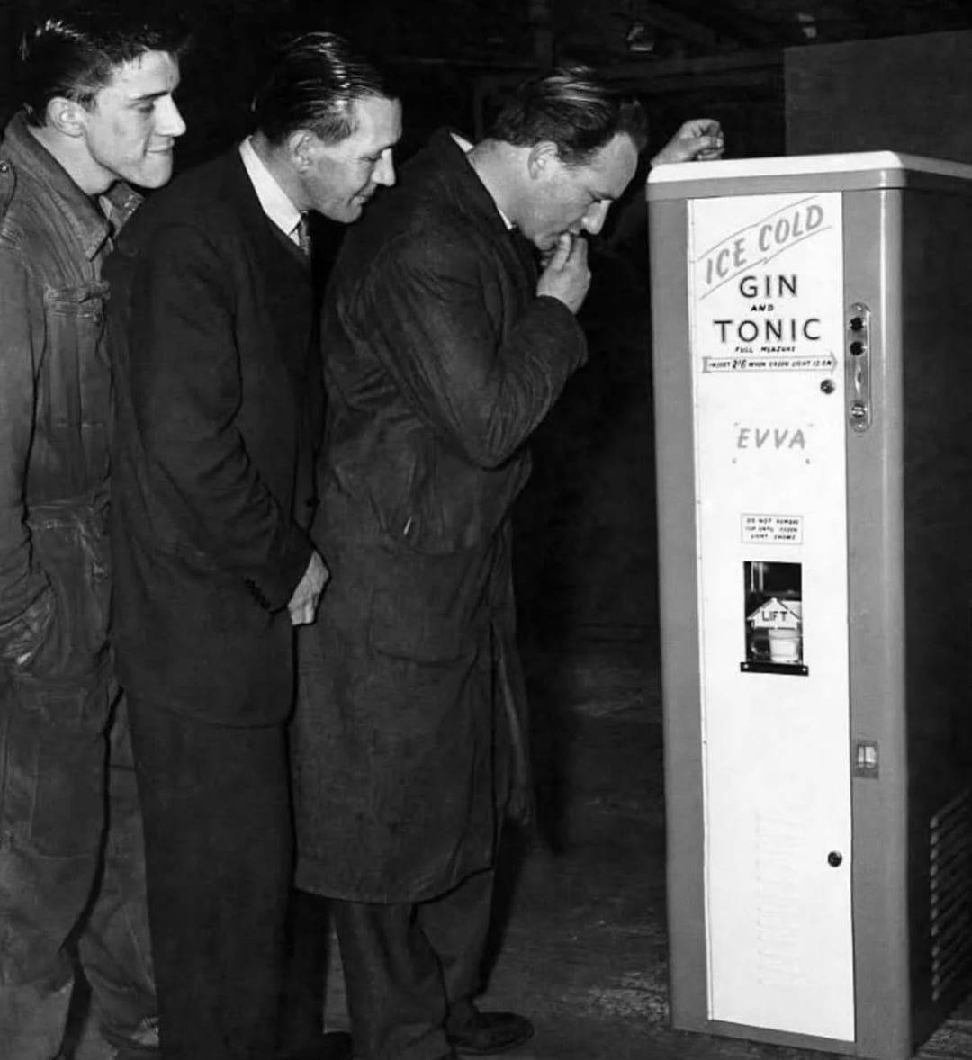 Gin and Tonic and Whiskey vending machine, 1950s/60s - USLUCK