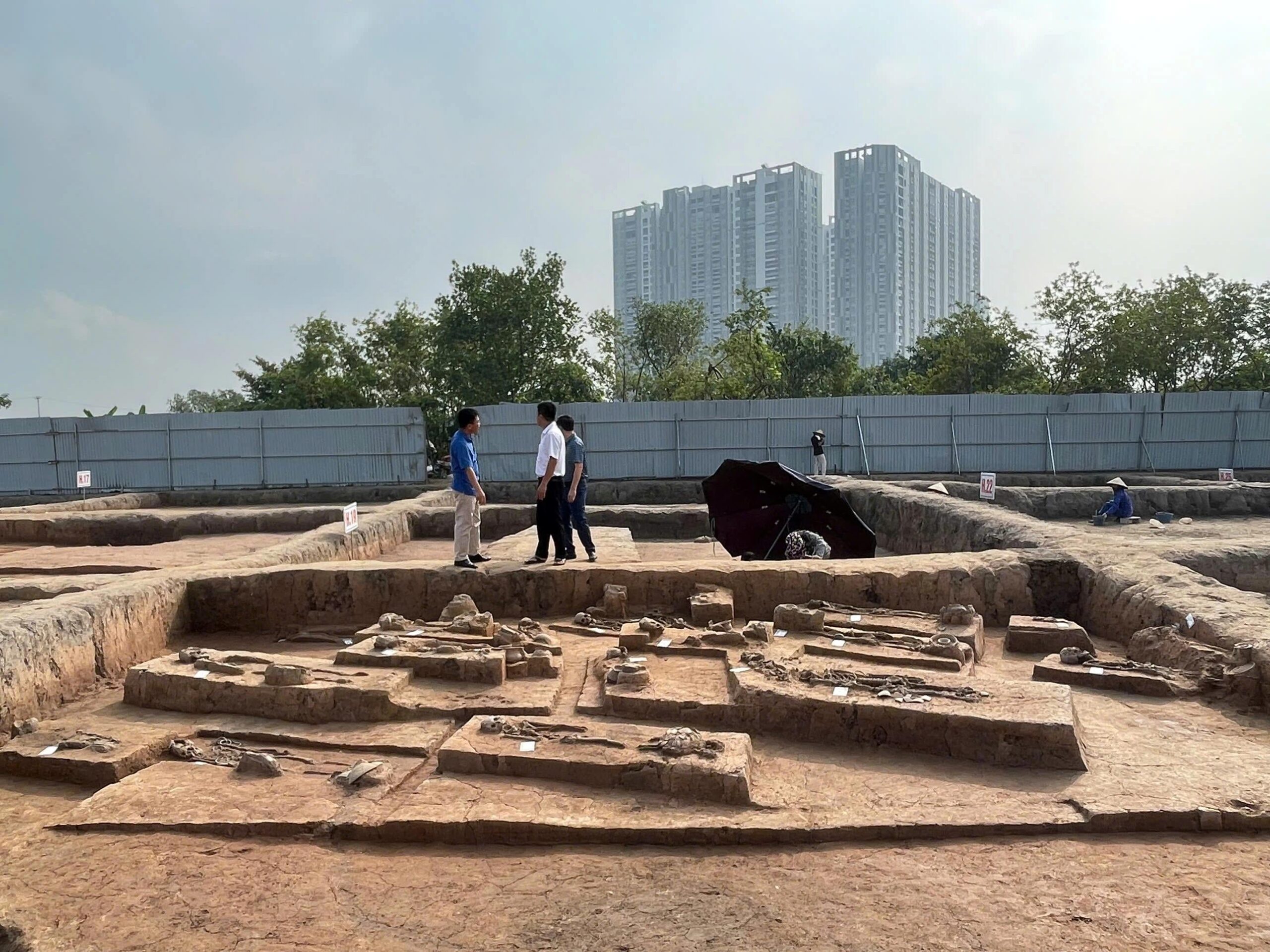 Excavation of a human burial ground found in a Bronze Age settlement at ...