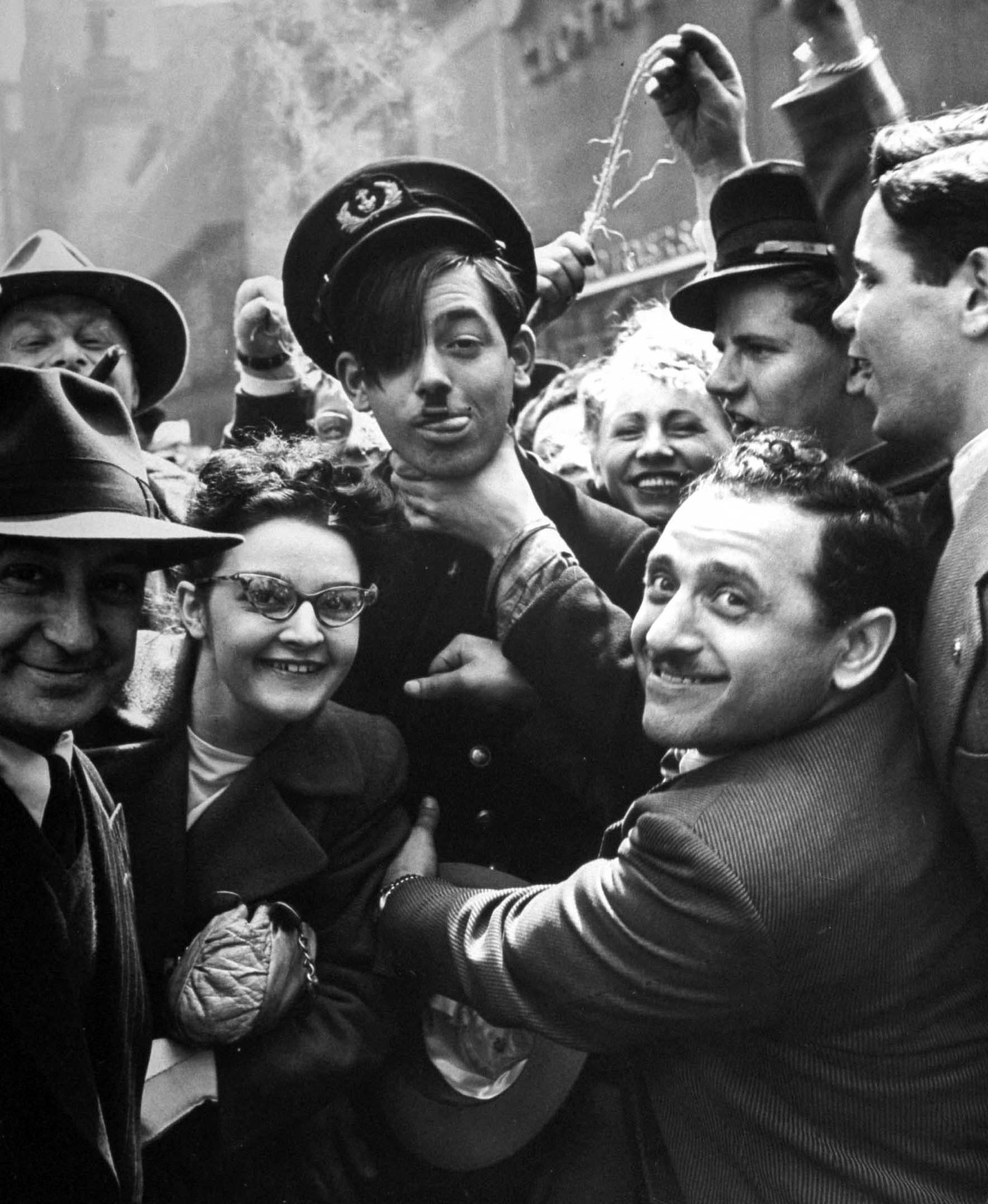 Americans mock Hitler after the surrender of Nazi Germany in 1945. - USLUCK