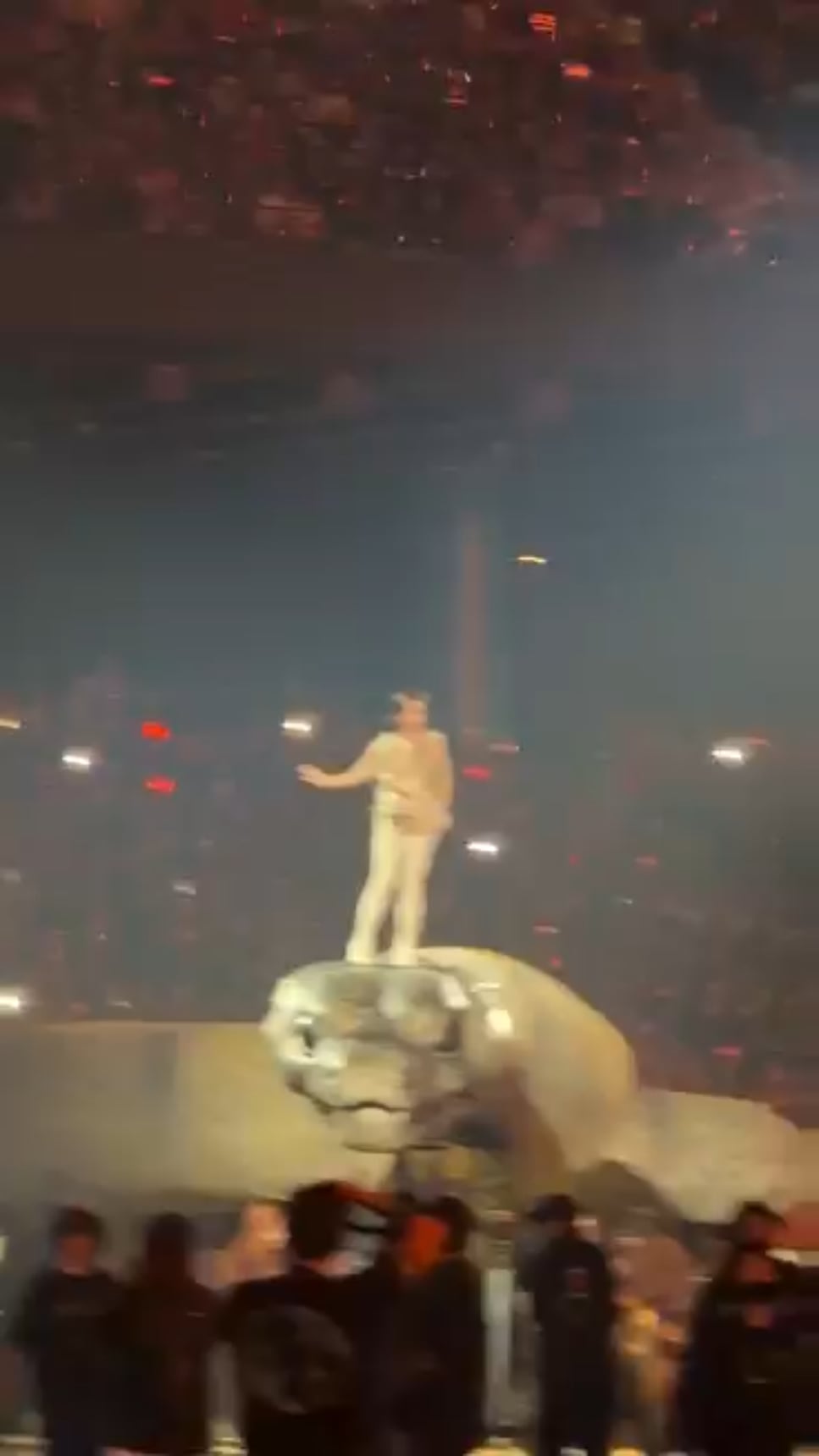 Taiwanese icon Jolin Tsai rides a massive 30m mechanical anaconda ...